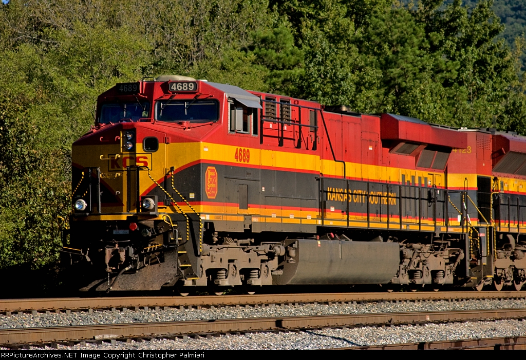 KCS 4689 Leads KCS G-KCMXS-26